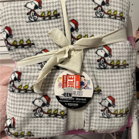 Peanuts | Bedding | Peanuts Velvetsoft Blanket With Snoopy And ...
